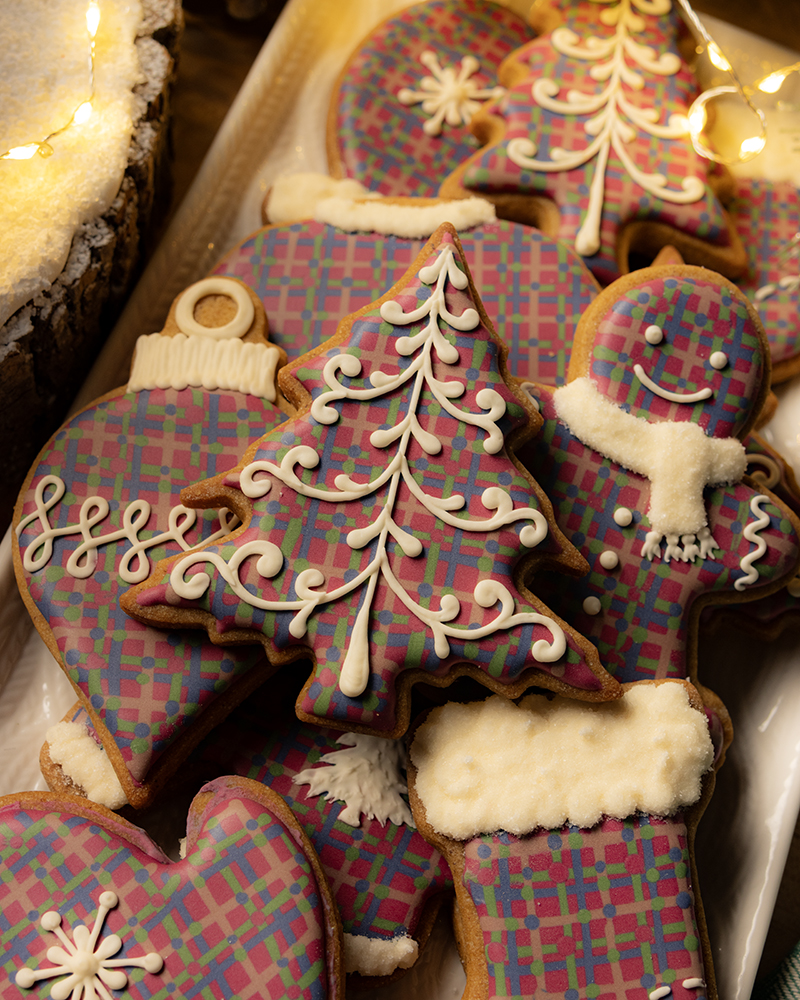 Wet-On-Wet Royal Icing Christmas Cookies With Natural Food Coloring ...