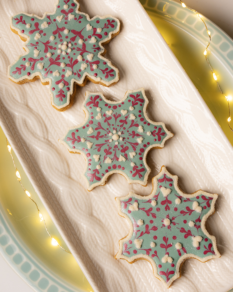 Wet-On-Wet Royal Icing Snowflake Cookies - SweetAmbs